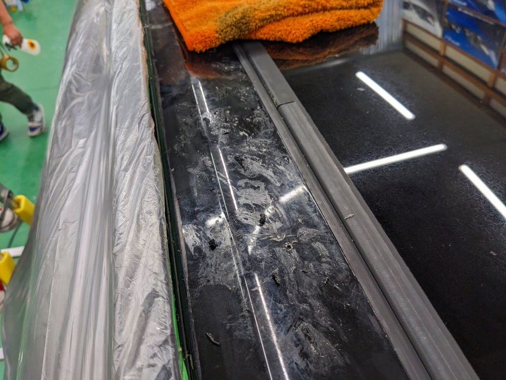 【剥離事例】4年経過したカーラッピングを剥離した際の状況と対処法